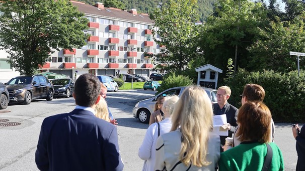 - Mer naturlig å gå av enn å fortsette